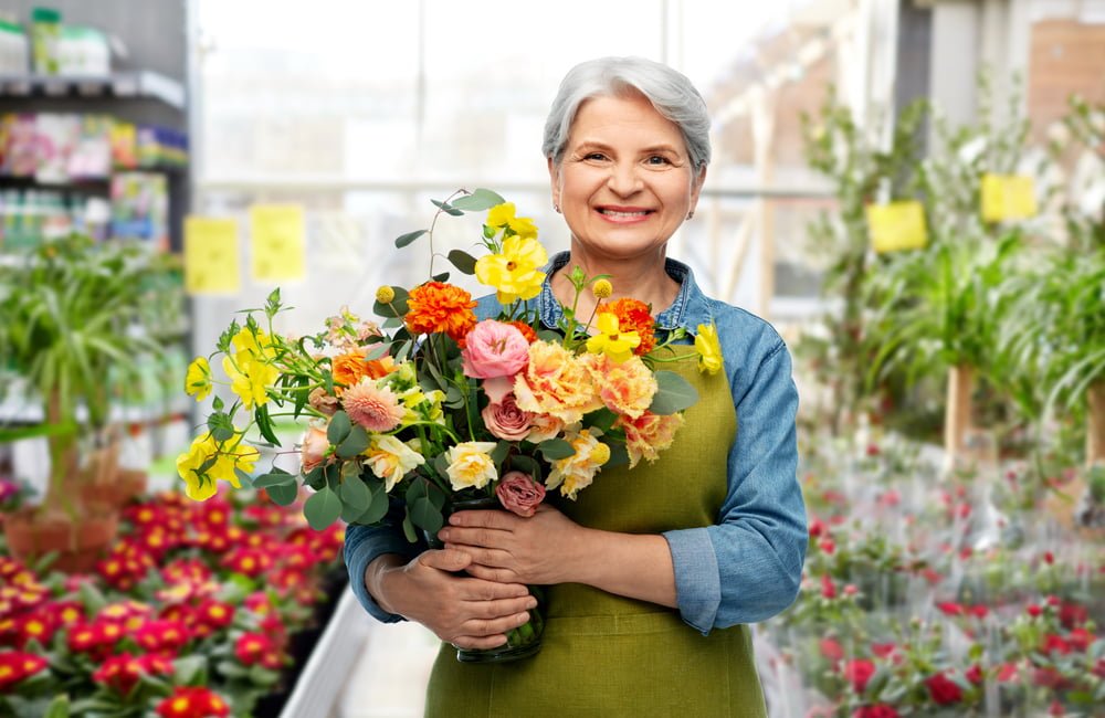 Why Seniors Should Do Floral Designs to Stay Healthy